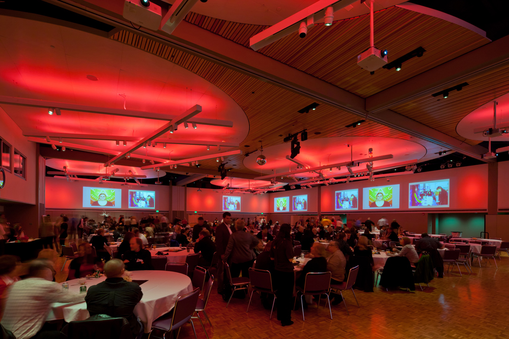 Minnesota State University installs 17-projector 360-degree system for ...