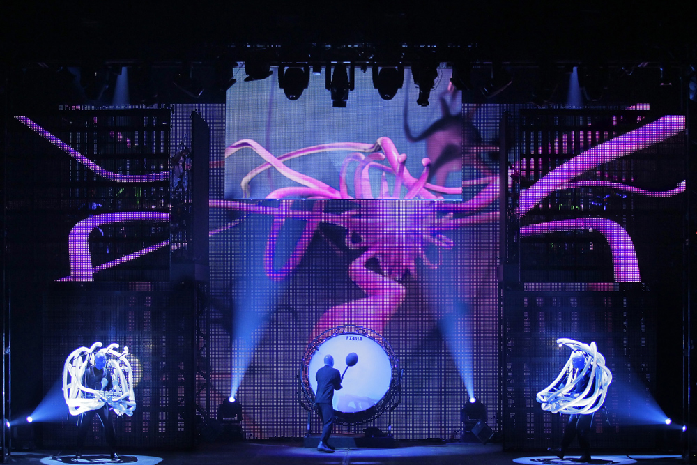 Blue Man Group integrate LED screens into latest performance | AV Magazine
