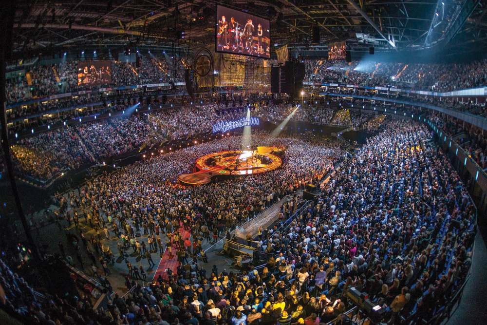 Robbie Williams fills London’s 02 Arena with LED, projection and ...