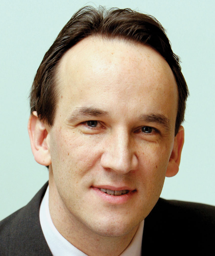 Surgeon gives 'Anglo' awards