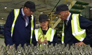 Nicola Sturgeon opens £15m flint furnace at Ardagh plant