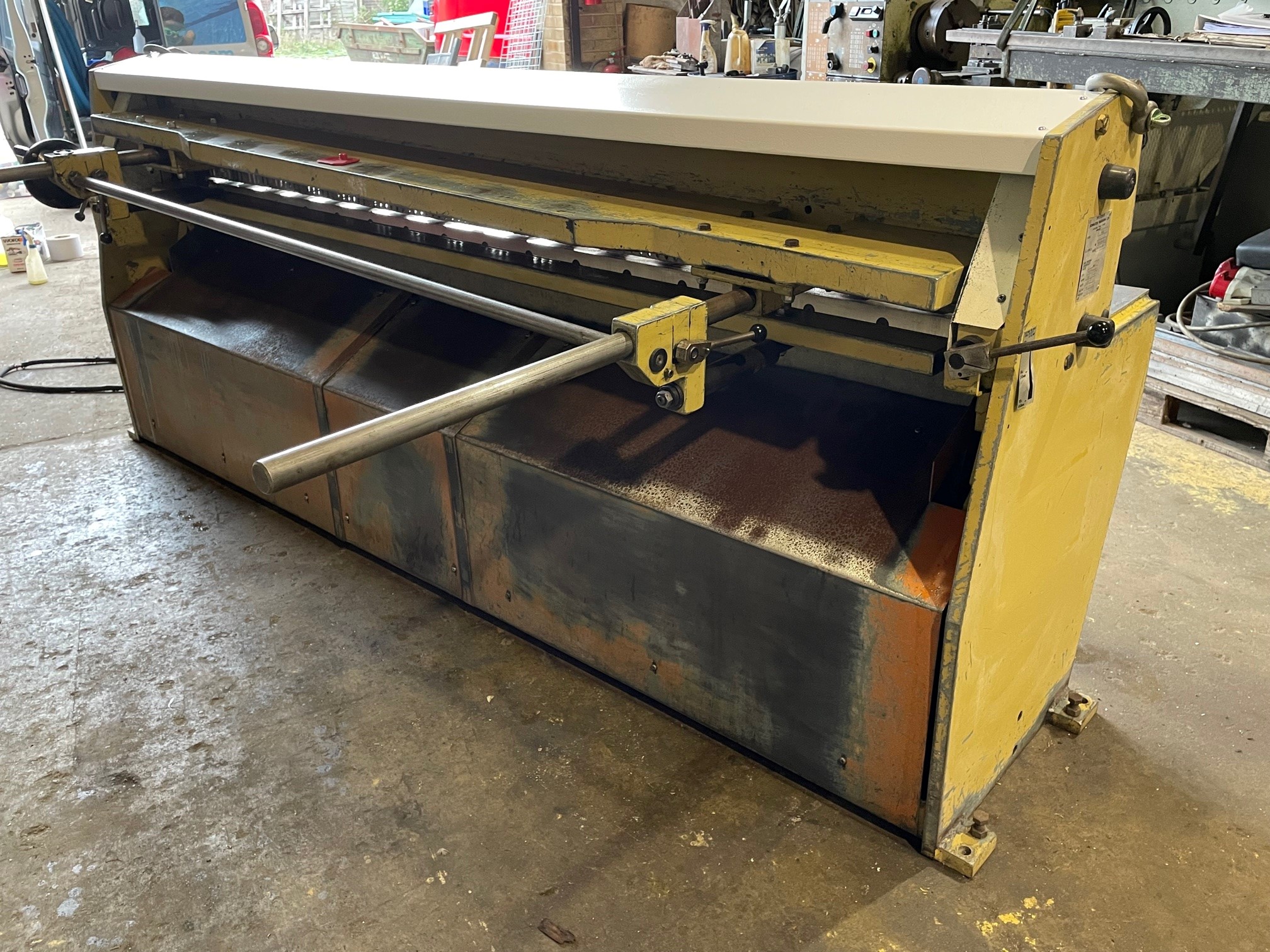 EDWARDS DD2500/3.5 direct drive mechanical shear. | IEM UK