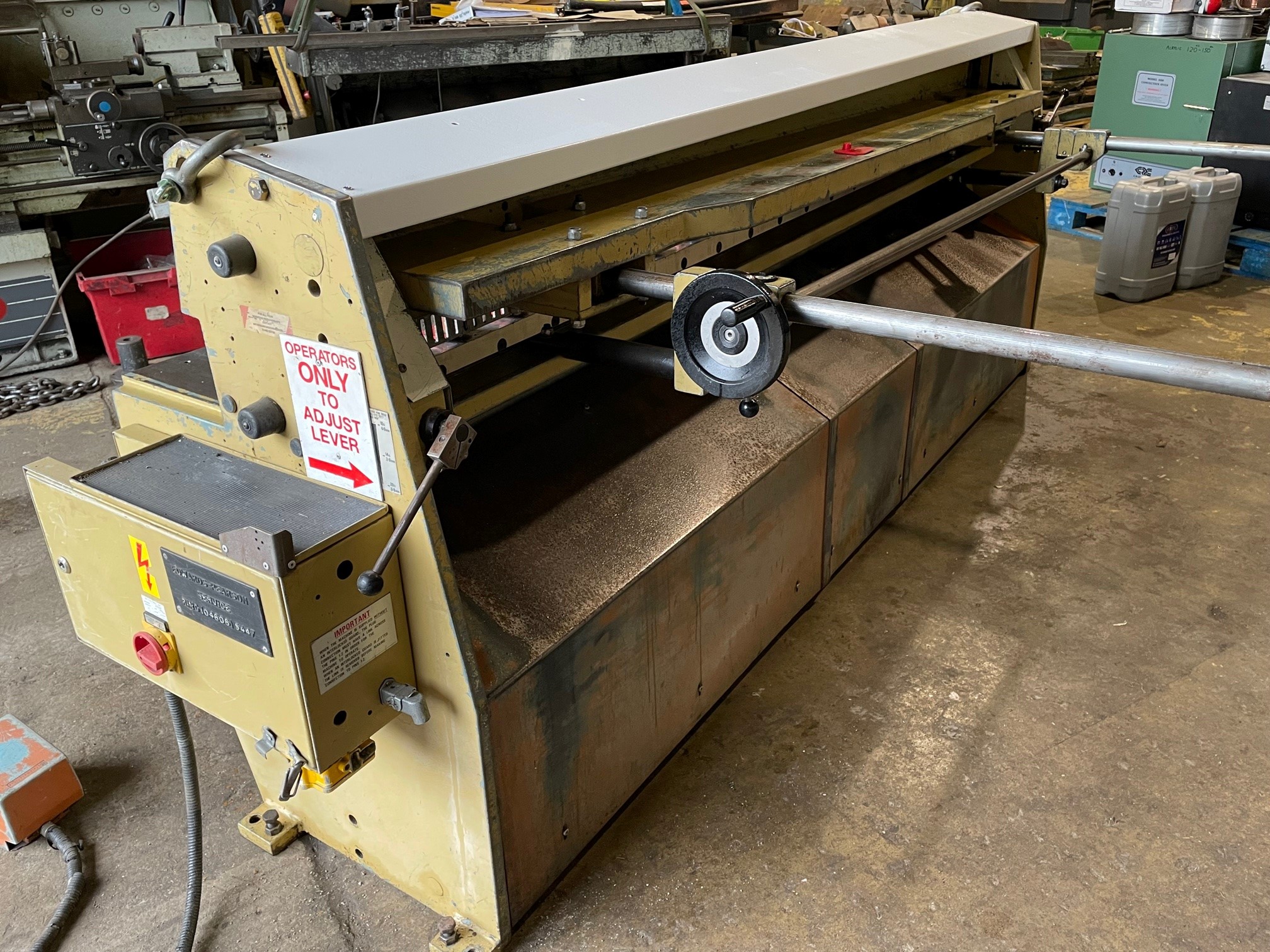 EDWARDS DD2500/3.5 direct drive mechanical shear. | IEM UK
