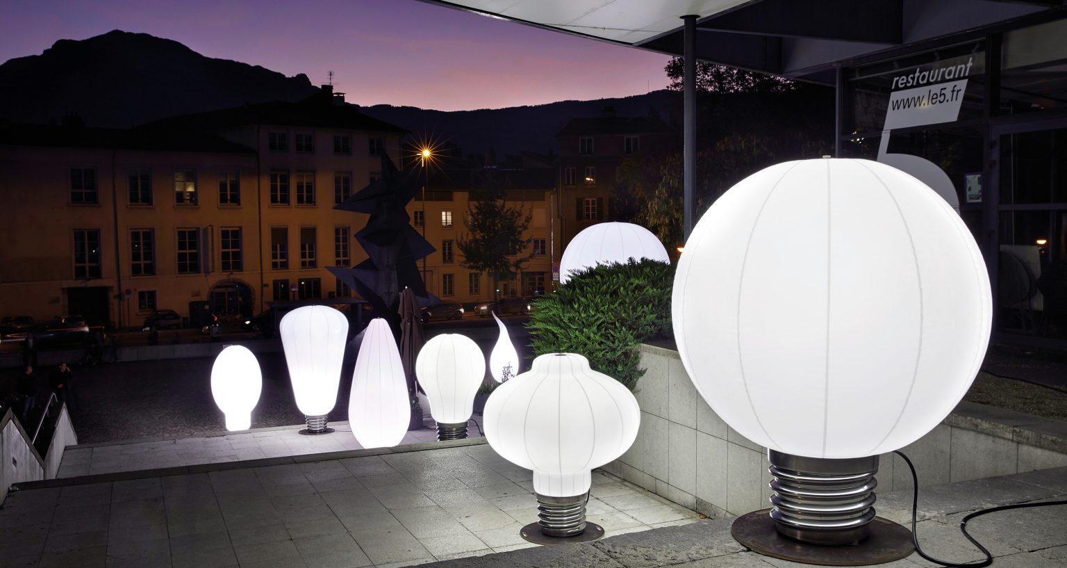 Airstar launches bulb-shaped lighting ballons | AV Magazine