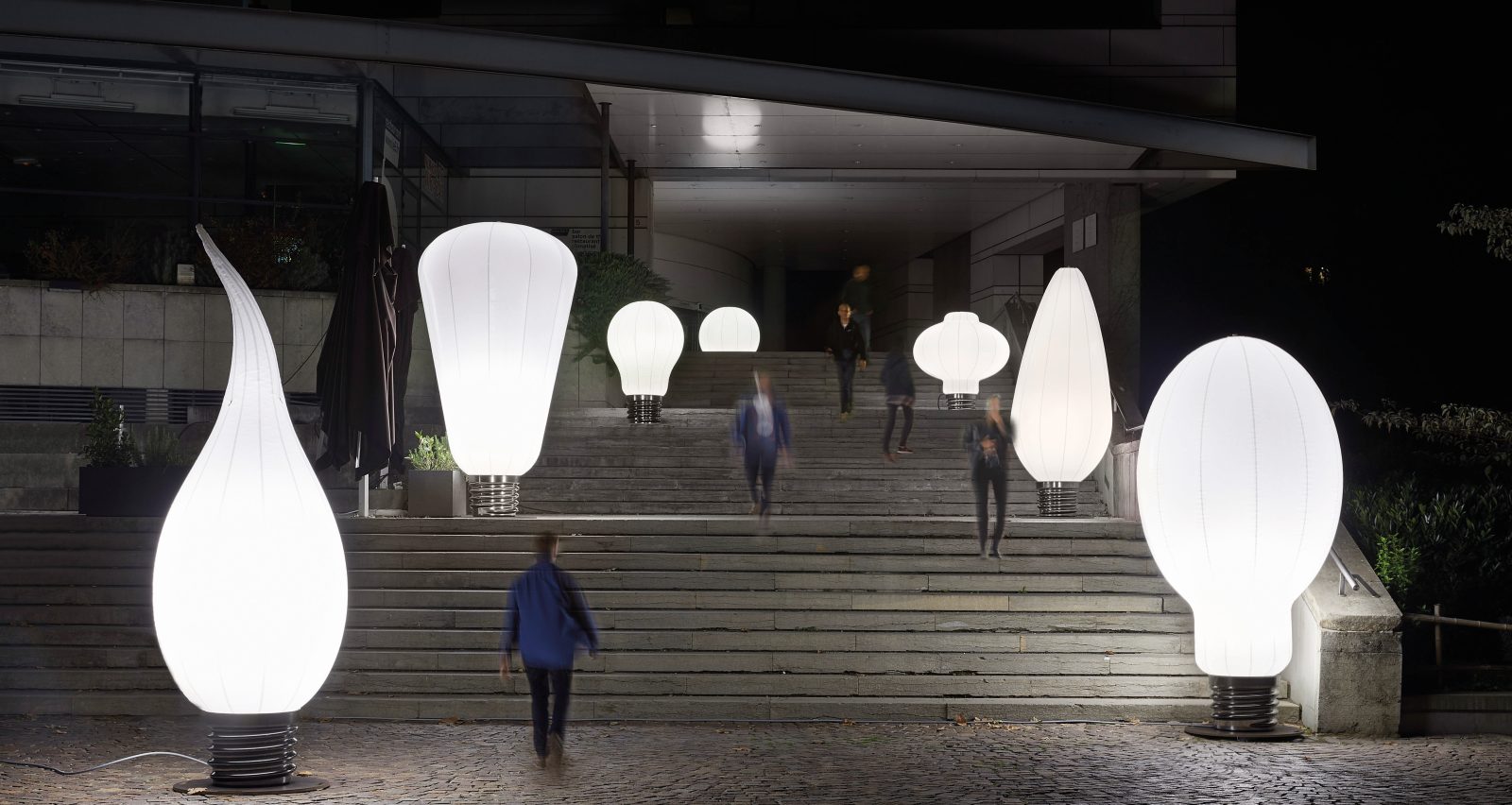 Airstar launches bulb-shaped lighting ballons | AV Magazine