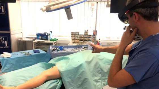 Microsoft HoloLens helps surgeons 'see inside' patients | AV Magazine