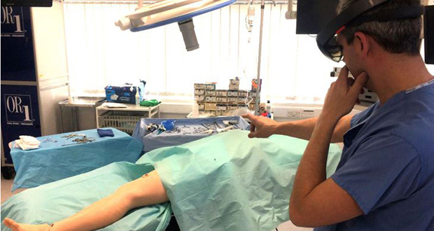 Microsoft HoloLens helps surgeons 'see inside' patients | AV Magazine