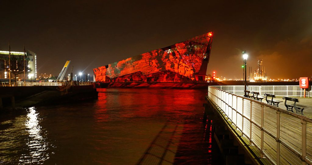 Spectacular aquarium projection mapping makes TV news