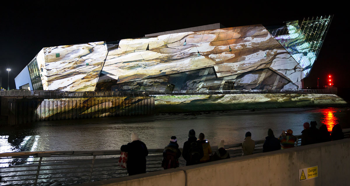 Spectacular aquarium projection mapping makes TV news | AV Magazine