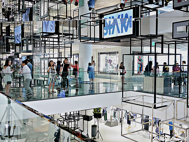 Retail atrium artistically arranges 220 video wall screens | AV Magazine