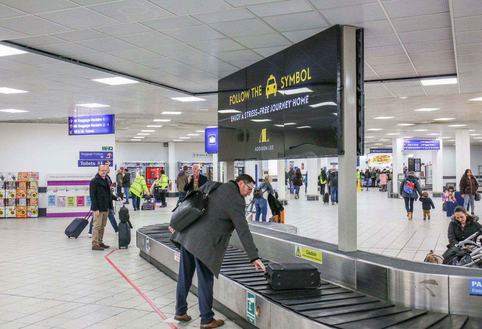 London Luton Airport adds 132 LG digital signage displays | AV Magazine