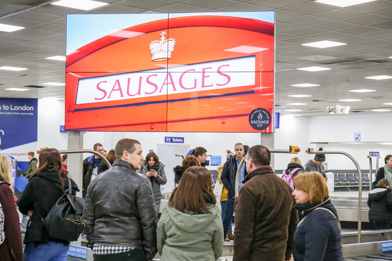 London Luton Airport adds 132 LG digital signage displays | AV Magazine