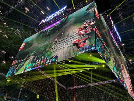 Four-sided LED display livestreams Chinese esports finale