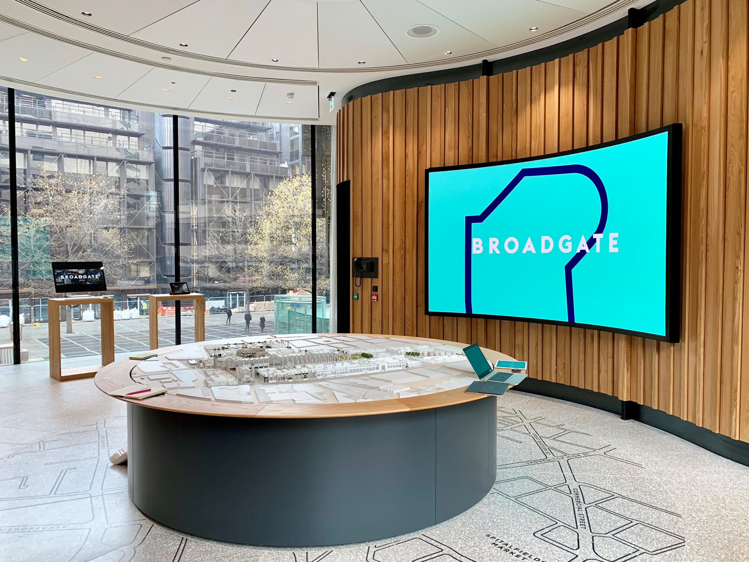 Truly curved, three-metre LED display is 'industry-first' | AV Magazine