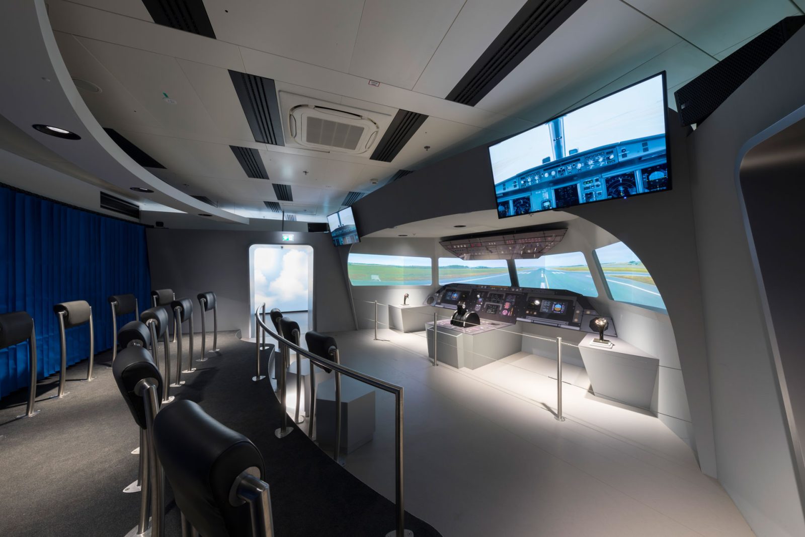 Airport visitor tour offers cockpit simulation | AV Magazine