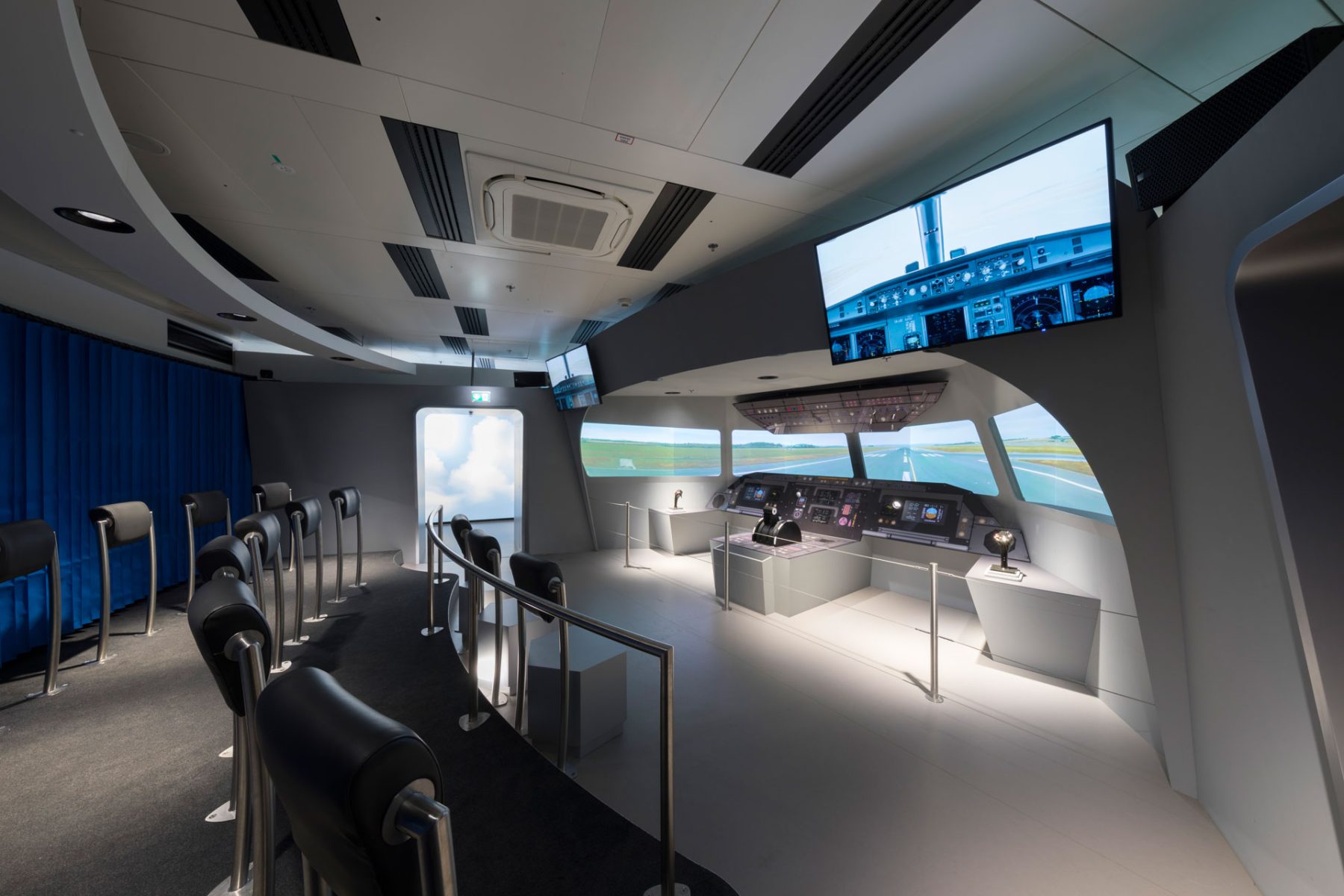 Airport visitor tour offers cockpit simulation | AV Magazine