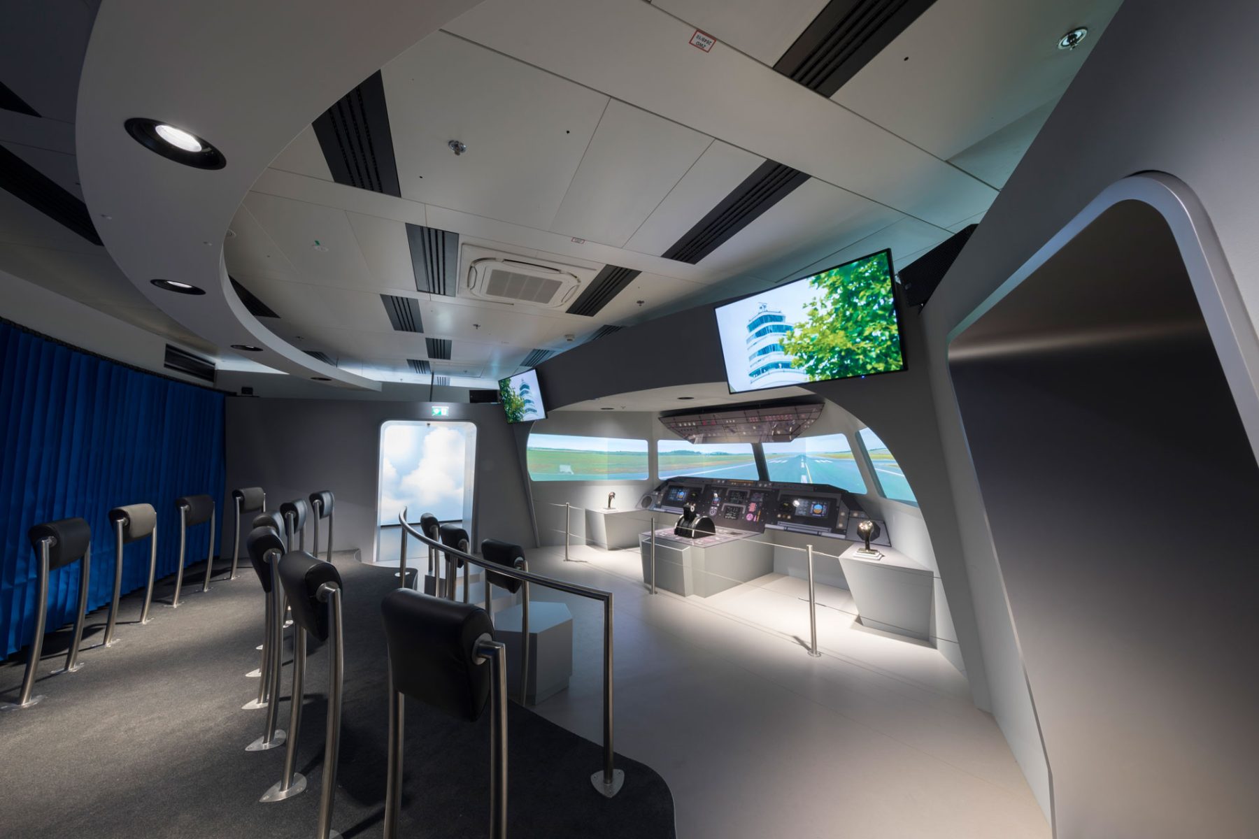 Airport visitor tour offers cockpit simulation | AV Magazine