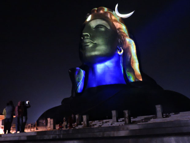 Projection mapping the world's largest bust statue | AV Magazine