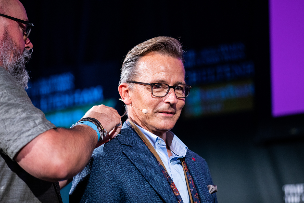 Celebs wear DPA 6066 headsets at literary festival | AV Magazine