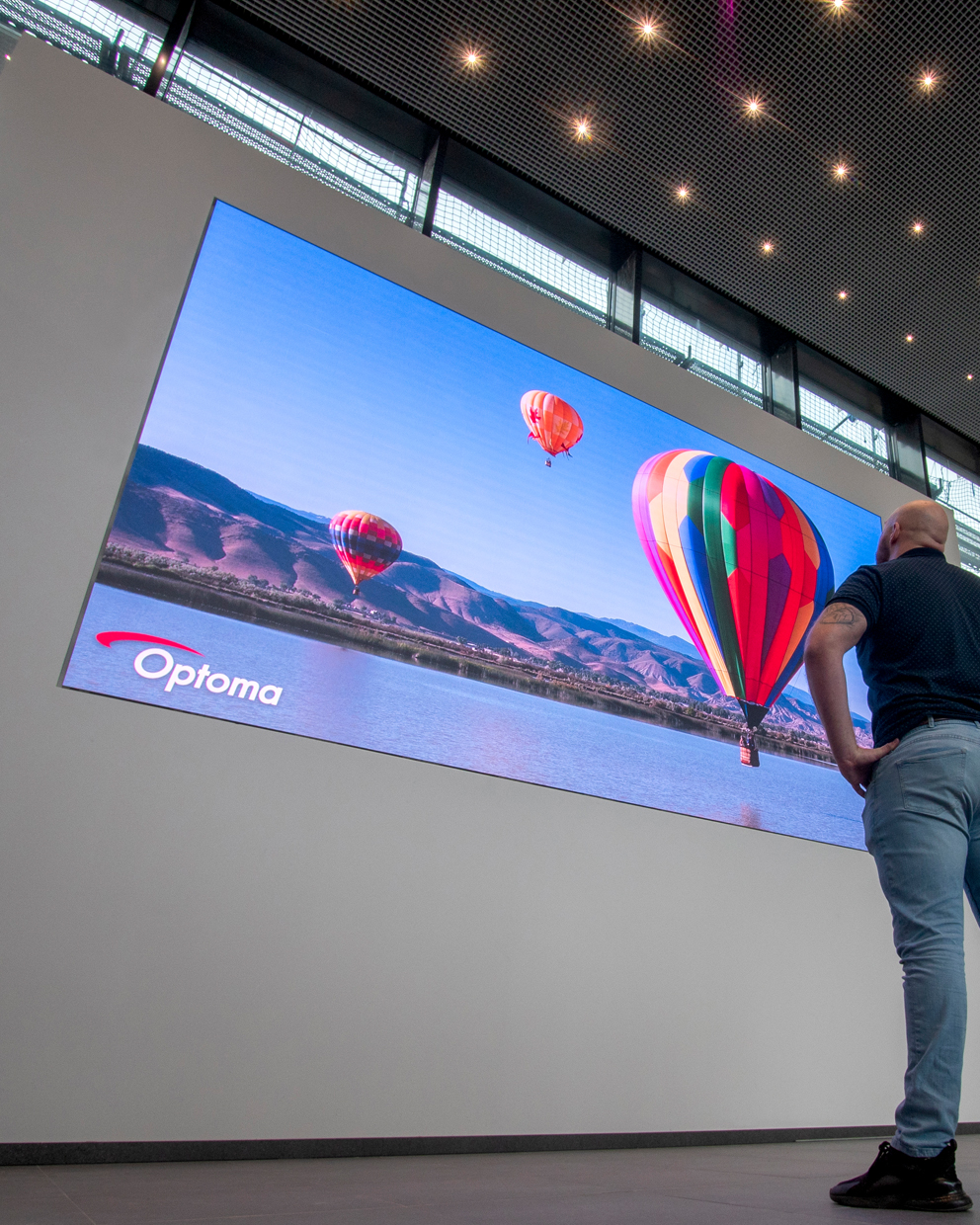 Optoma LED display takes centre stage in HQ foyer