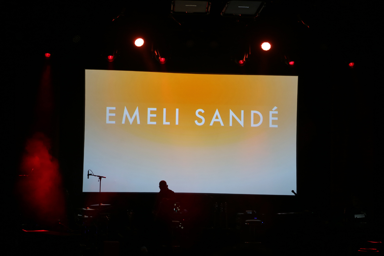 Emeli Sande tour Notches up 'graphics software first'