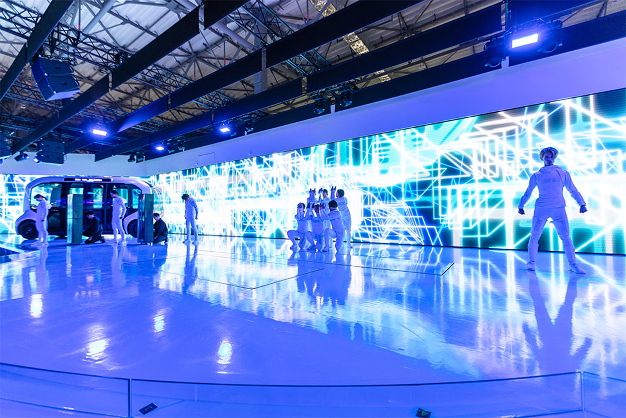 Toyota's 24,768 pixels wide motor show display | AV Magazine
