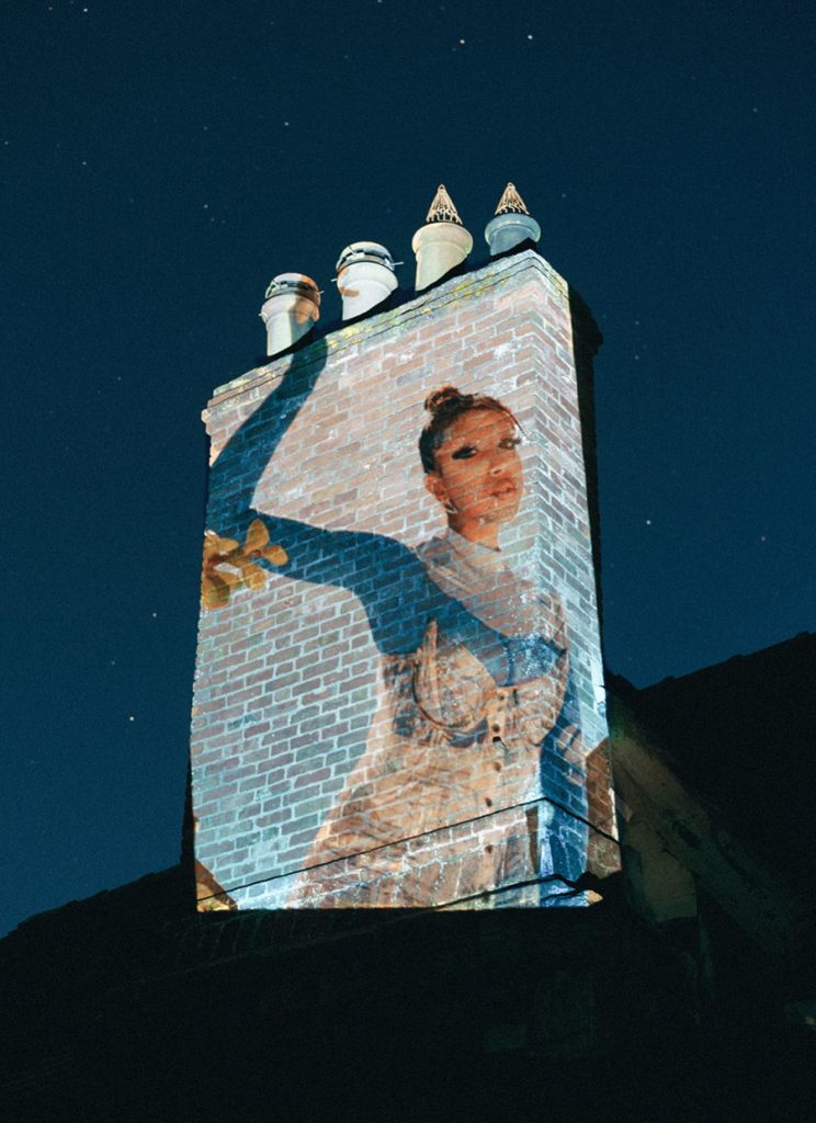 Portable projector transforms FaceTime photoshoot | AV Magazine