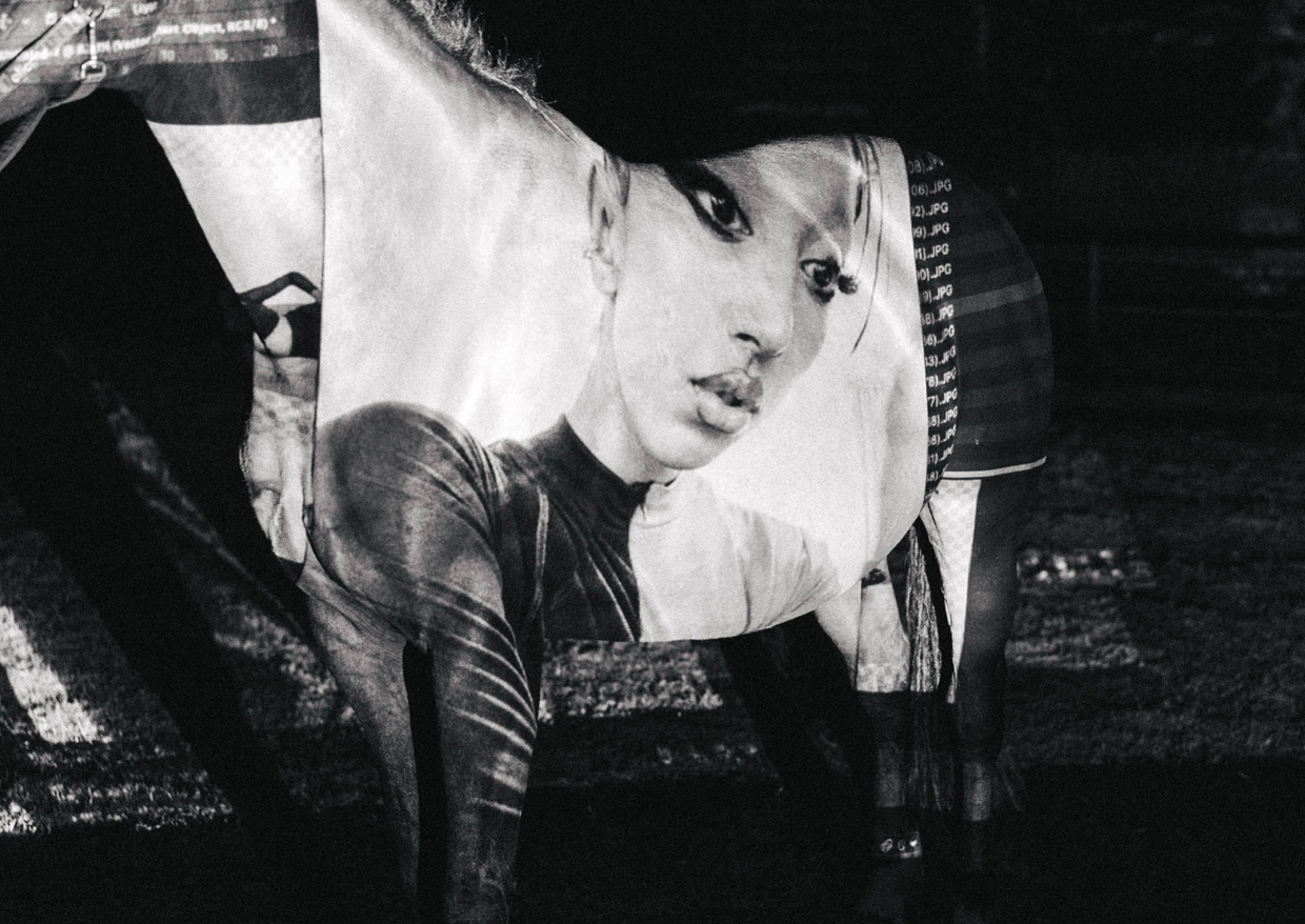 Portable projector transforms FaceTime photoshoot | AV Magazine