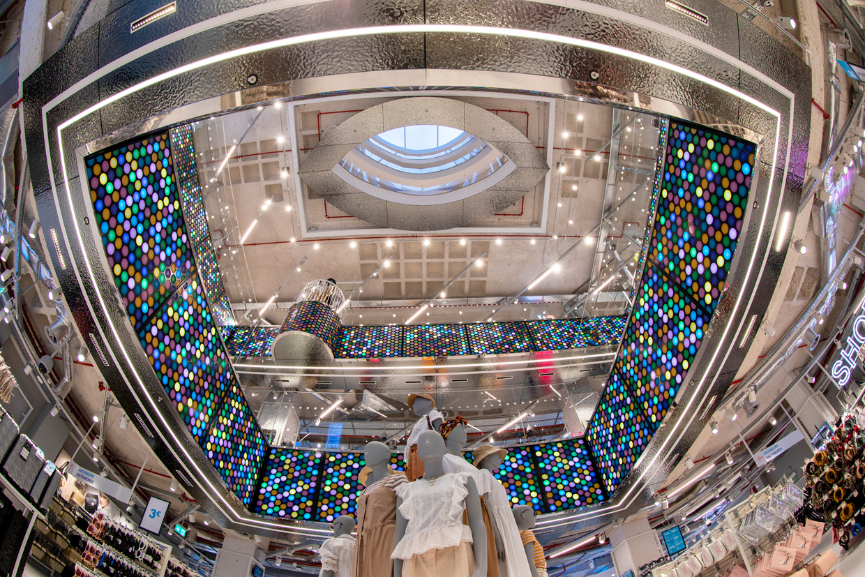 Primark store makes its mark with signage | AV Magazine