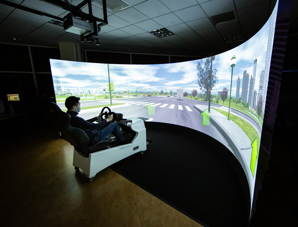 Bespoke simulator to test reactions to self-driving cars | AV Magazine