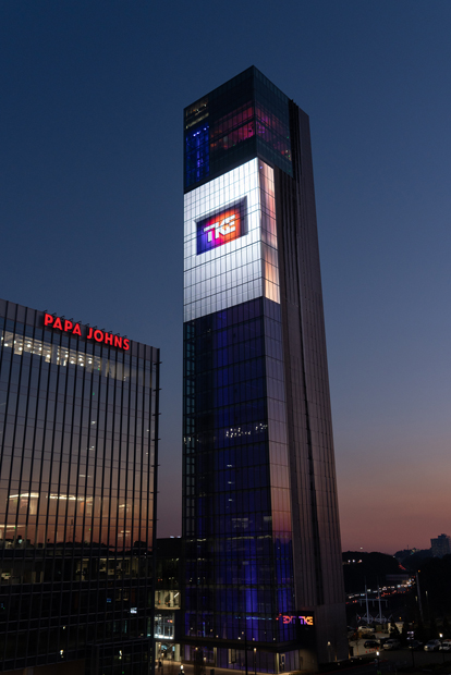 'Largest LED mesh installation on US building' unveiled | AV Magazine