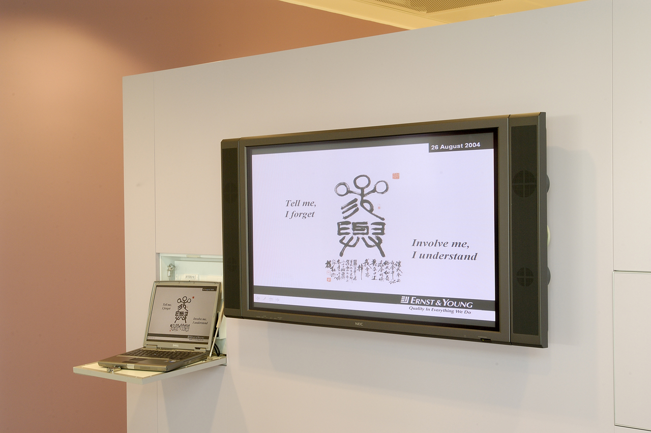 Saturn Visual: twenty-five years of success in digital signage | AV ...