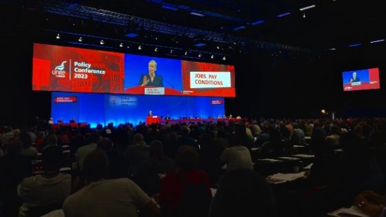 Super-wide screen is easy to deploy at Unite conference | AV Magazine