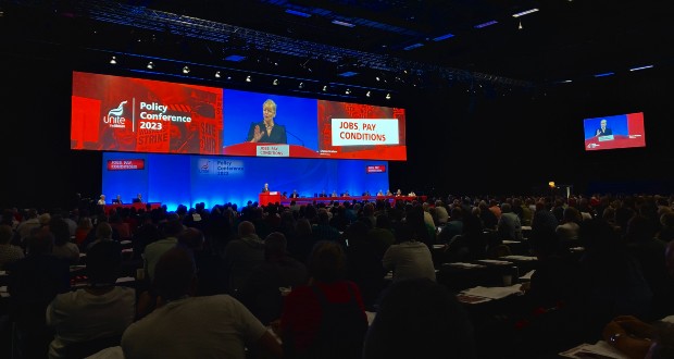 Super-wide screen is easy to deploy at Unite conference | AV Magazine