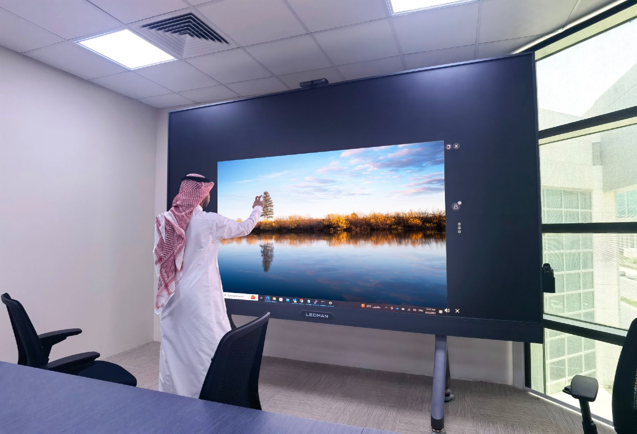 Saudi firm runs smarter meetings with Ledman AIO display | AV Magazine
