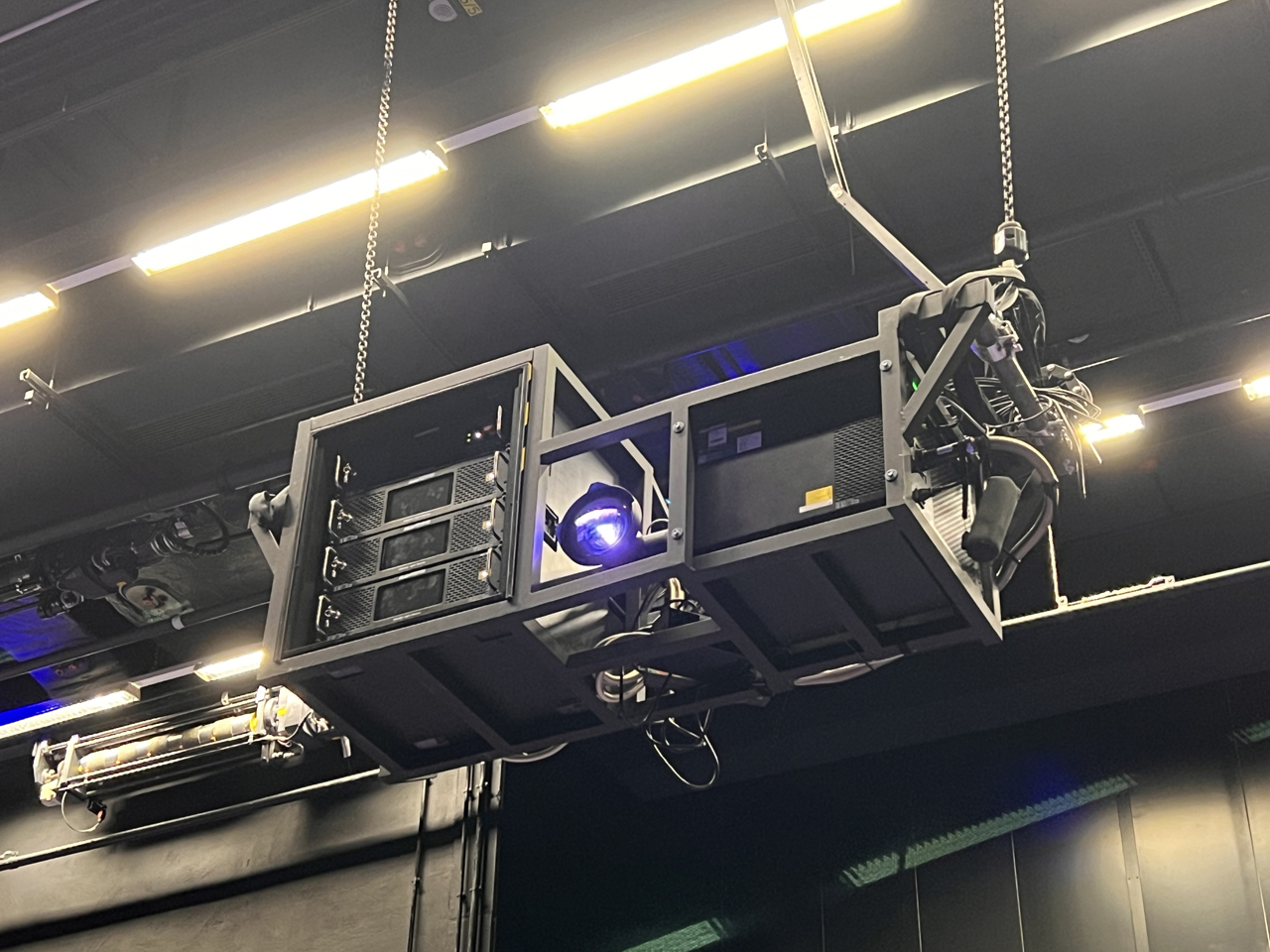 Satellite MLS projectors join audience at busy opera house | AV Magazine