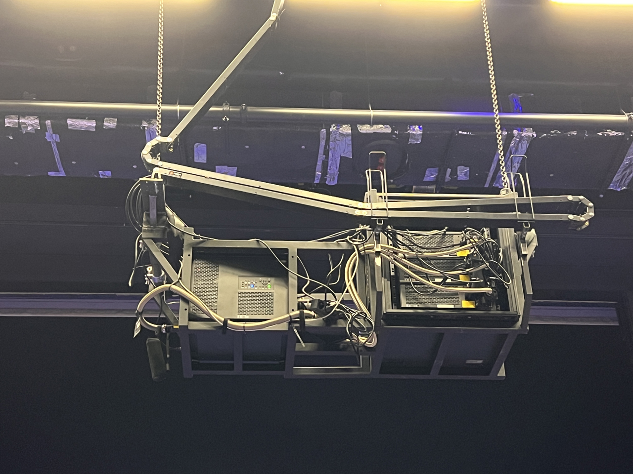 Satellite MLS projectors join audience at busy opera house | AV Magazine