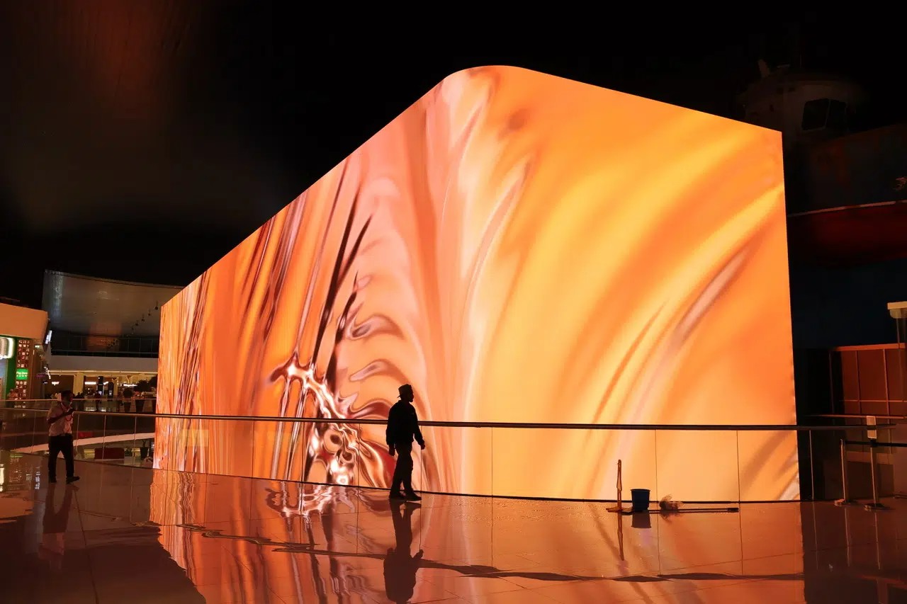 Dubai Aquarium installs emirate’s largest indoor LED screen | AV Magazine
