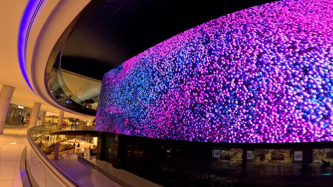 Dubai Aquarium installs emirate’s largest indoor LED screen | AV Magazine