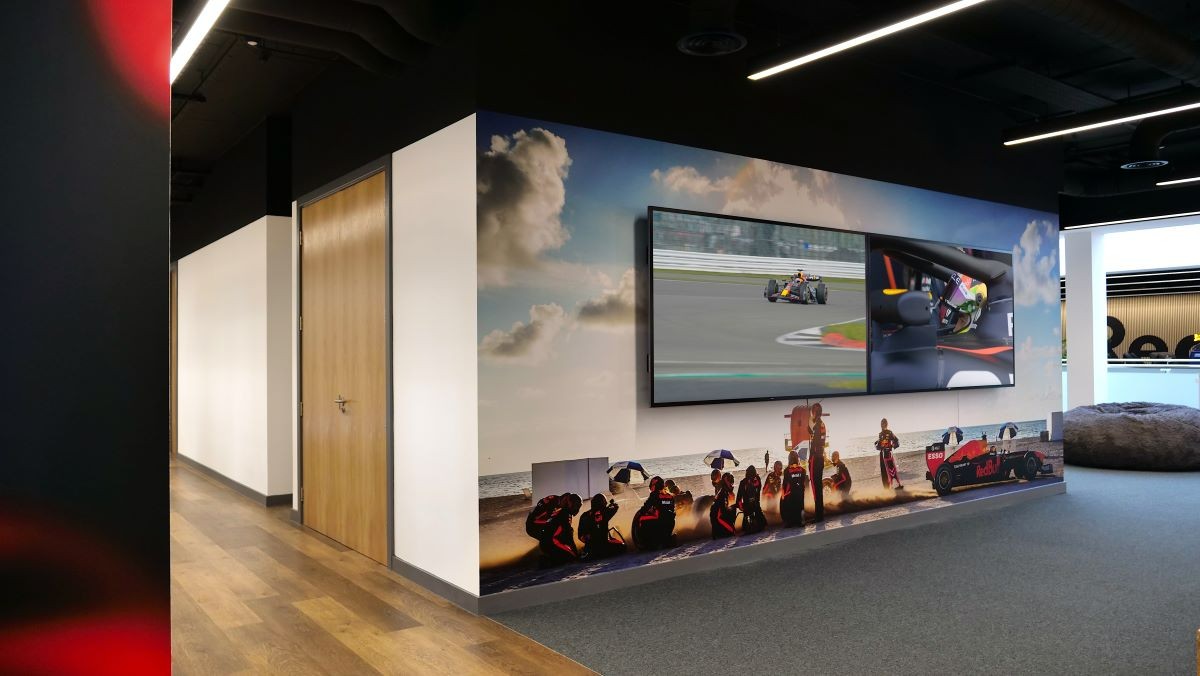 Philips displays drive creativity at Oracle Red Bull Racing | AV Magazine