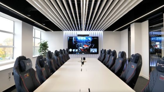 Philips displays drive creativity at Oracle Red Bull Racing