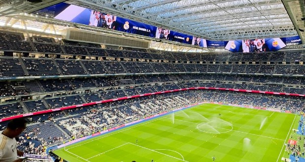 Real Madrid's huge LED halo makes debut in El Clásico | AV Magazine
