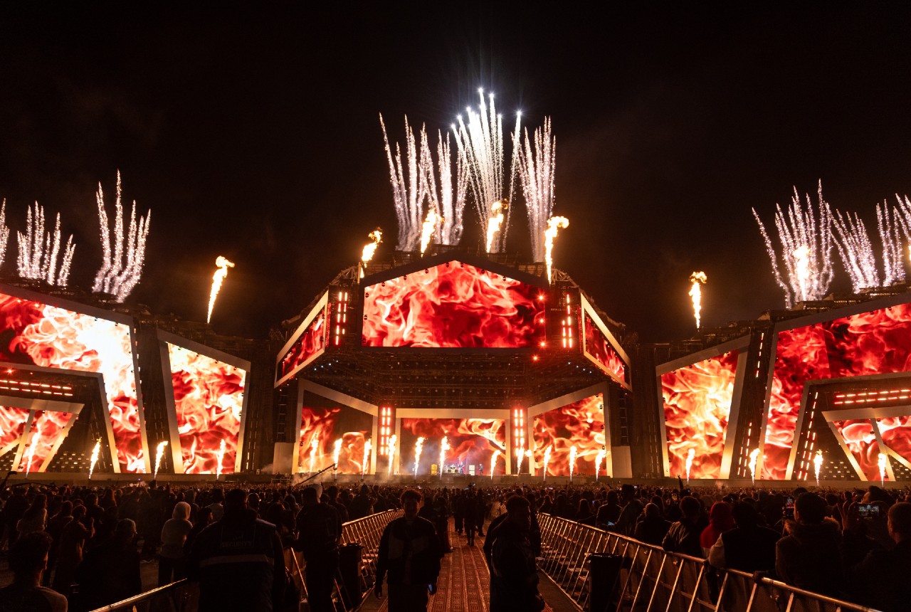 'Big Beast' Saudi stage hosts 189m-wide LED screen | AV Magazine