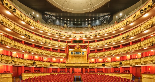 Christie projection enriches ‘the world’s best opera house’ Christie ...