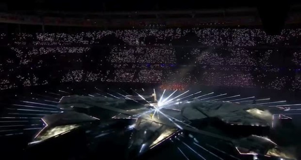 Olympic crowd forms spectacular display with LED bracelets Olympic ...