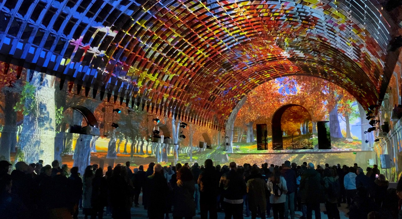 Projection mapping immerses visitors in life of Louis XIII | AV Magazine