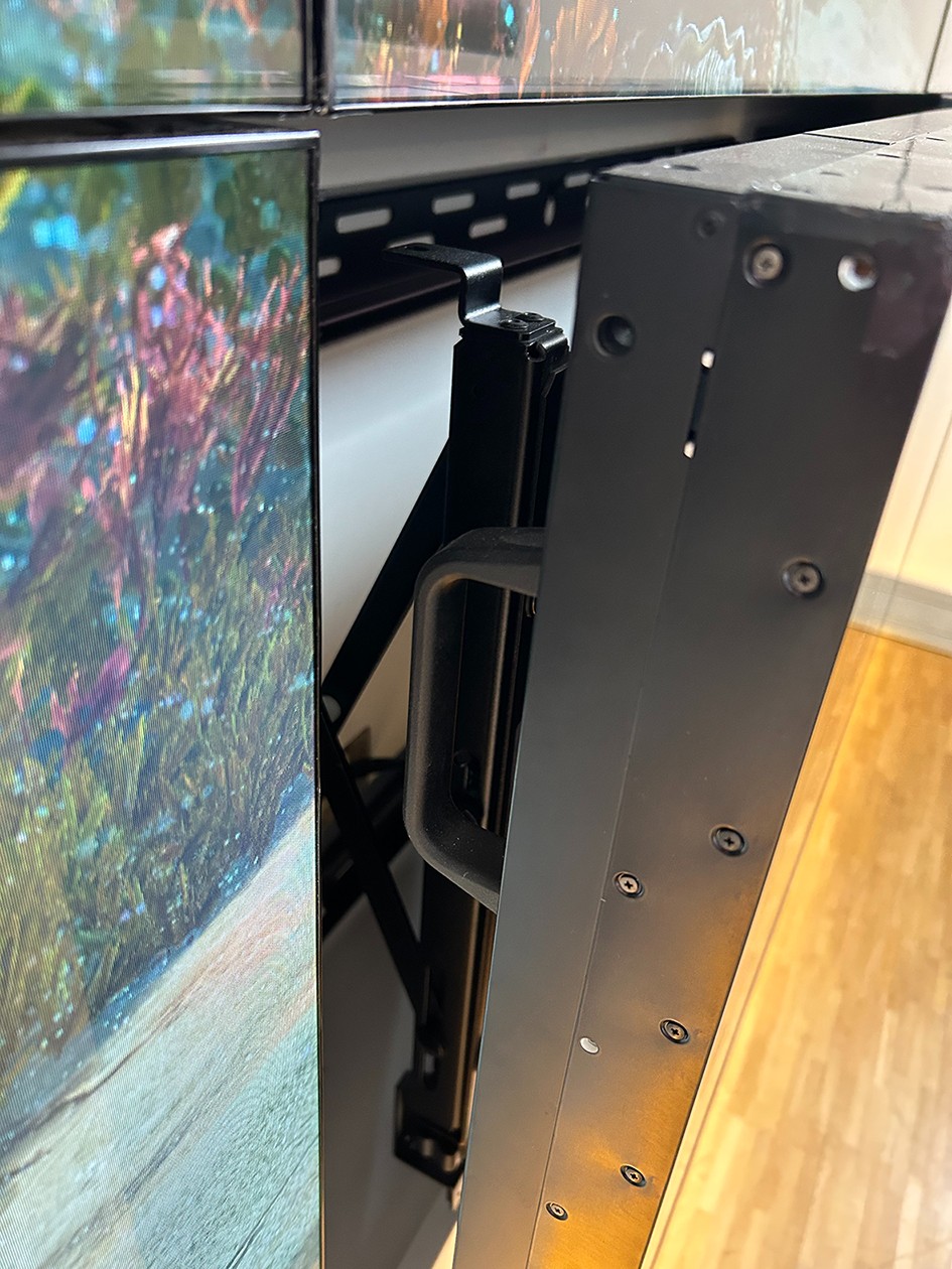 Peerless-AV supports interactive ‘living surfaces’ showroom | AV Magazine