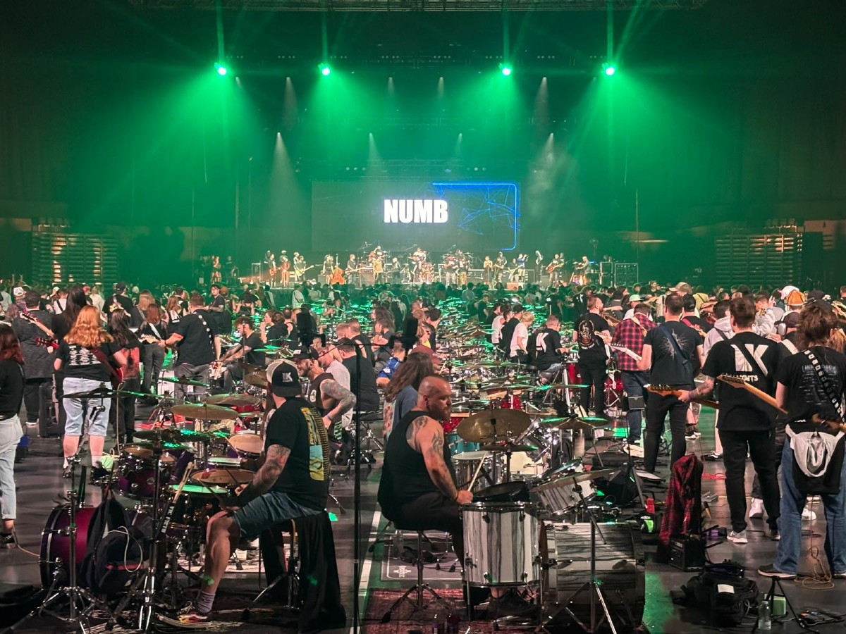 Mental health charity hosts gig featuring 1,000 musicians | AV Magazine