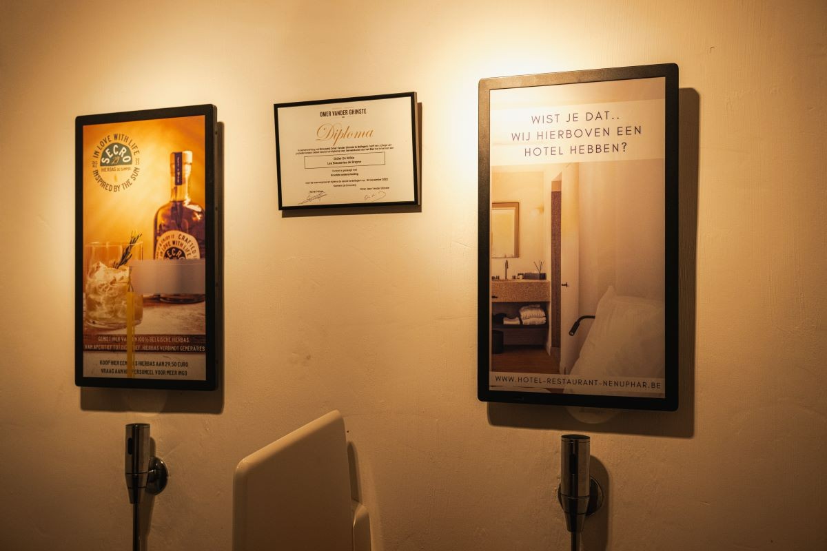 Historic restaurant replaces posters with ePaper displays | AV Magazine