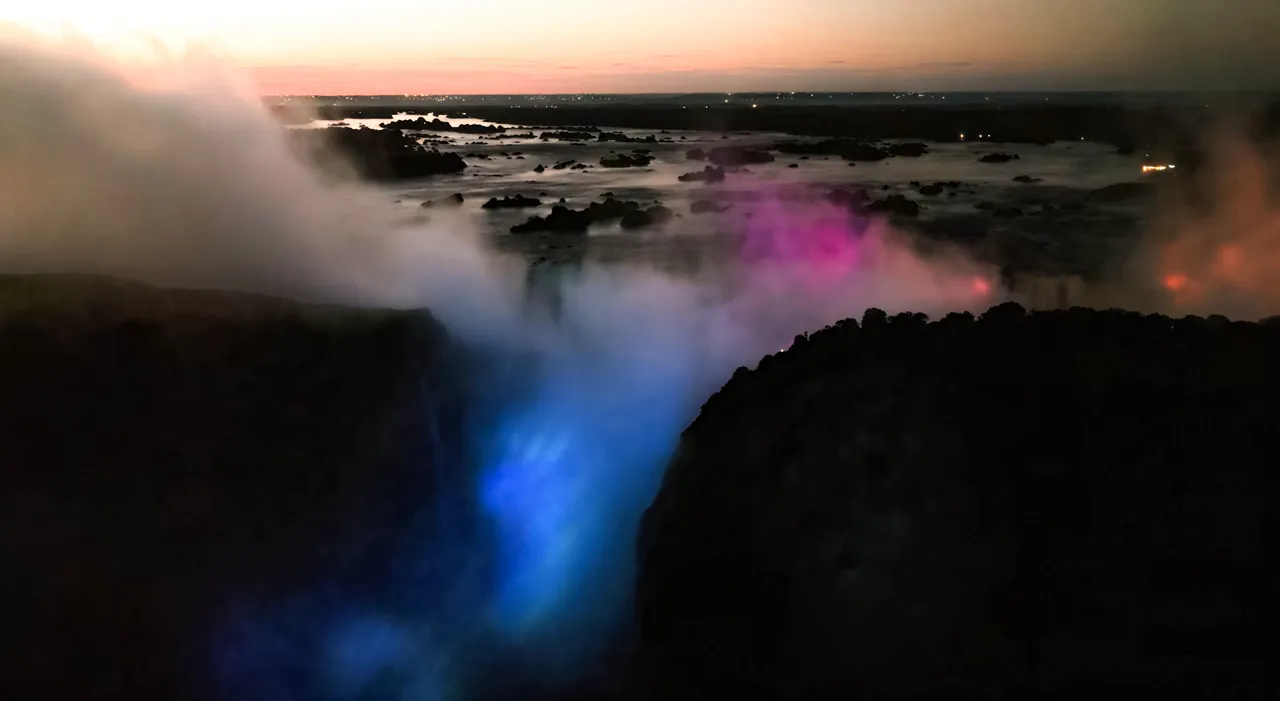 Mighty mist projections cast at world's largest waterfall | AV Magazine